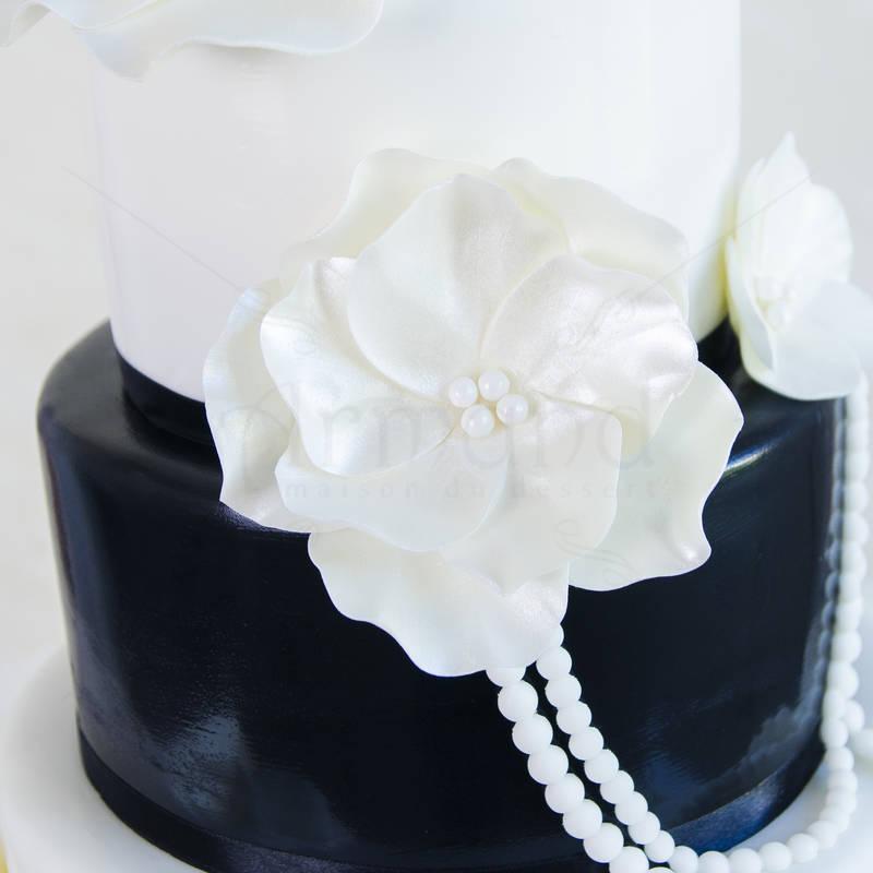 Tort nunta Flori Alb negru