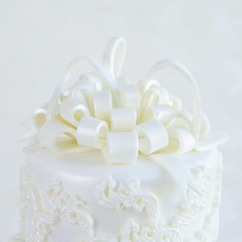 Tort Nunta Alb si Argintiu